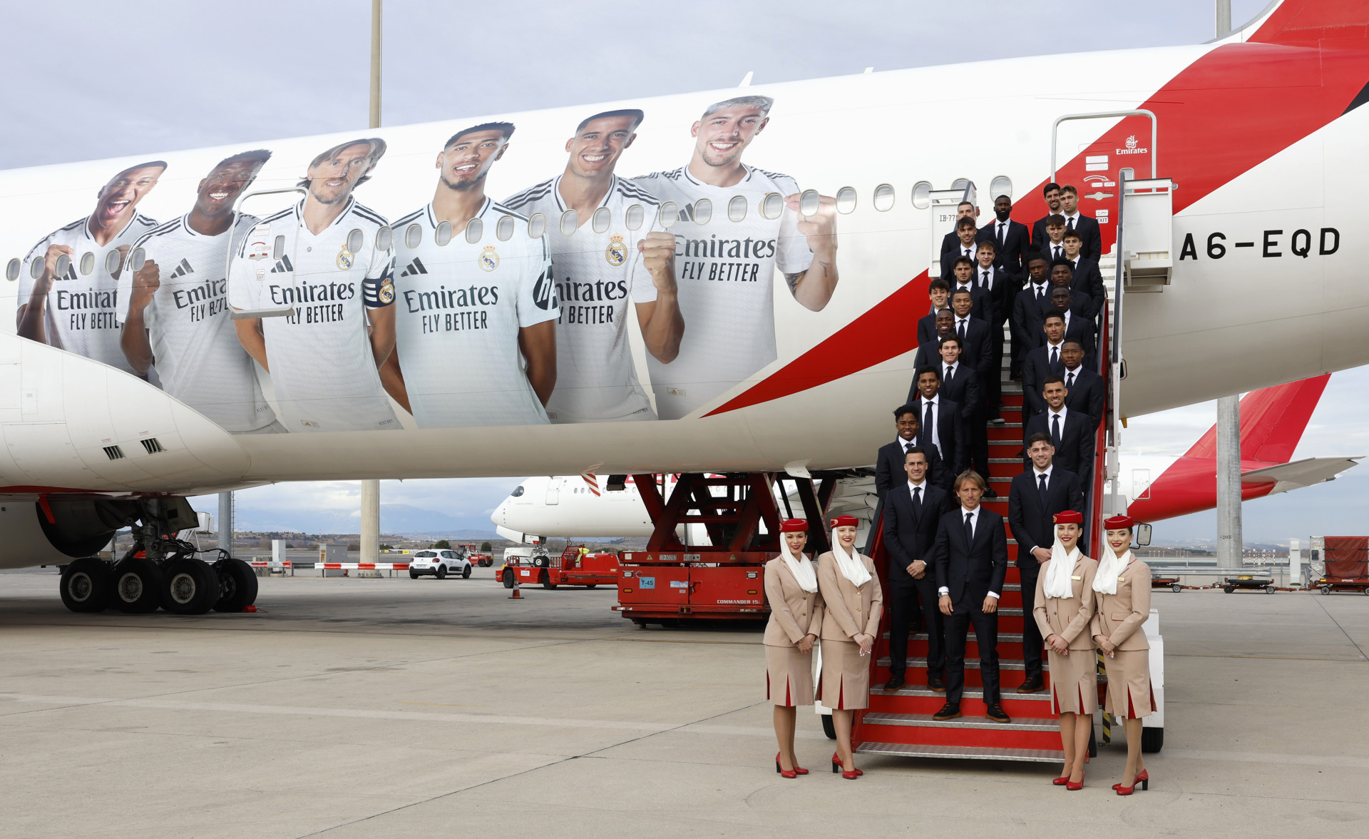 Emirates Real Madrid Livery unveiled on Boeing 777 - Dubai Public ...